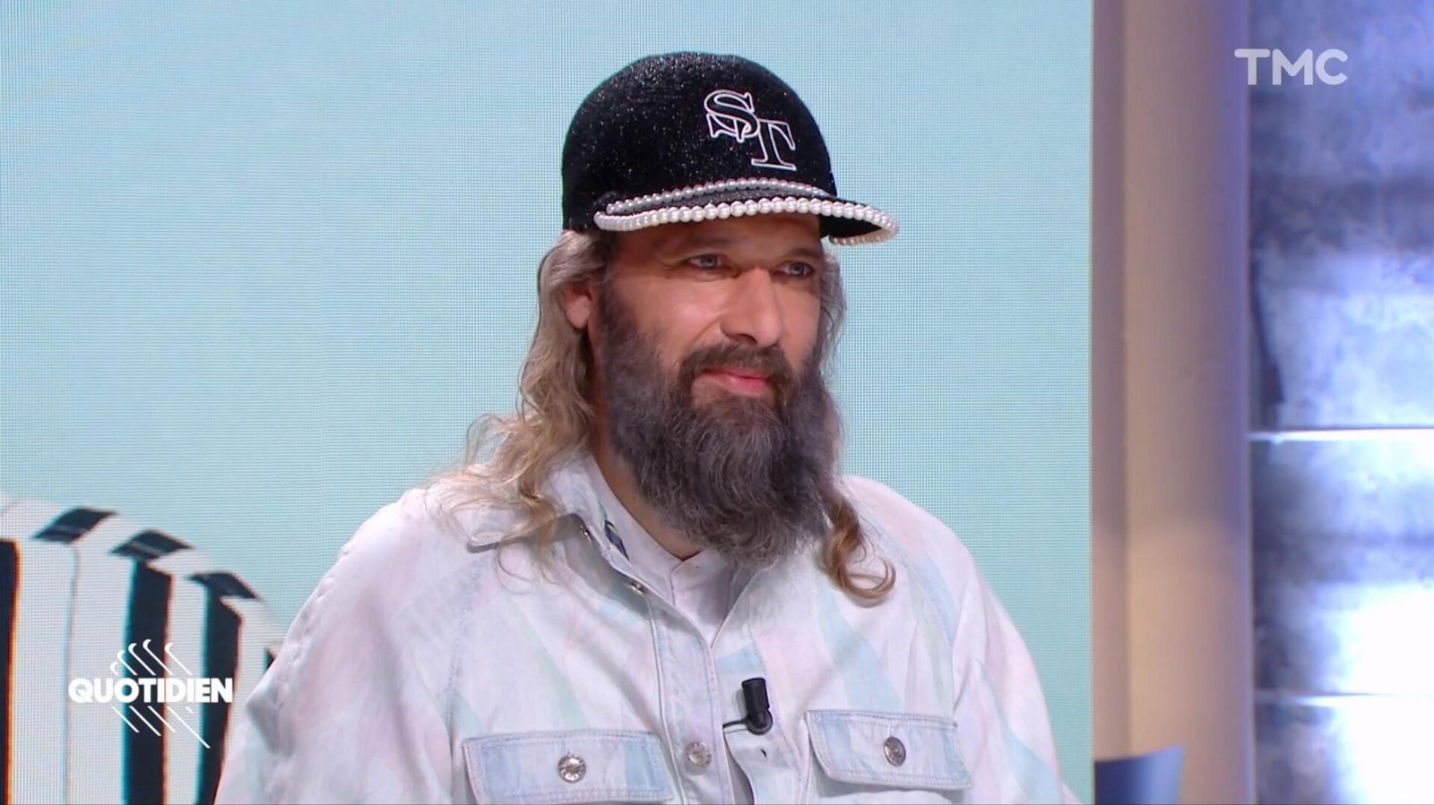 Sébastien Tellier investit la scène de la Fnac Ternes pour présenter ...